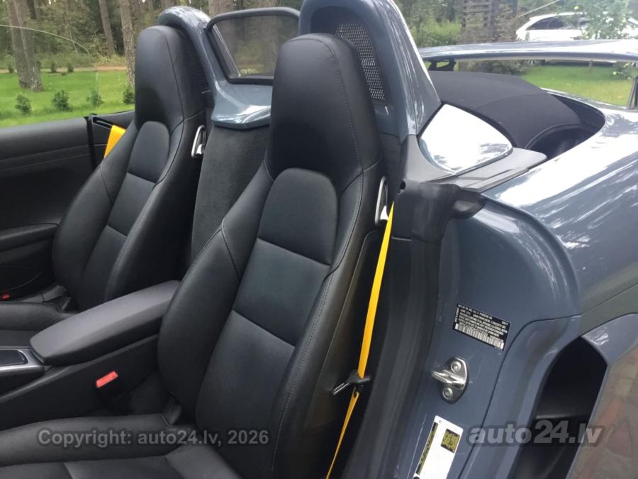Grey Porsche 718 2017 in Tartu, with an engine capacity of 2.00 L and mileage of 75 thousand km for 57500 €, photo 16 on AUTOMOTO.COM.LV