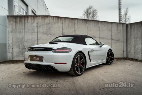 Pelēks Porsche 718 2025 Tartu, ar dzinēja tilpumu 4.00 L un nobraukumu 2 tūkst. km par 110000 €, foto 2 vietnē AUTOMOTO.COM.LV