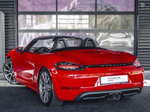 Red Porsche 718 2022 in Vilnius, with an engine capacity of 0.00 L and mileage of 13 thousand km for 64911 €, photo 4 on AUTOMOTO.COM.LV