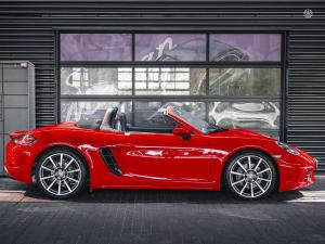 Red Porsche 718 2022 in Vilnius, with an engine capacity of 0.00 L and mileage of 13 thousand km for 64911 €, photo 7 on AUTOMOTO.COM.LV