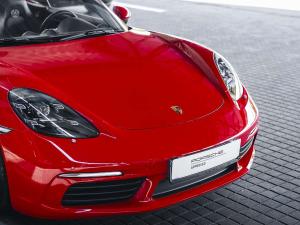 Red Porsche 718 2022 in Vilnius, with an engine capacity of 0.00 L and mileage of 13 thousand km for 64911 €, photo 10 on AUTOMOTO.COM.LV