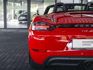 Red Porsche 718 2022 in Vilnius, with an engine capacity of 0.00 L and mileage of 13 thousand km for 64911 €, photo 17 on AUTOMOTO.COM.LV