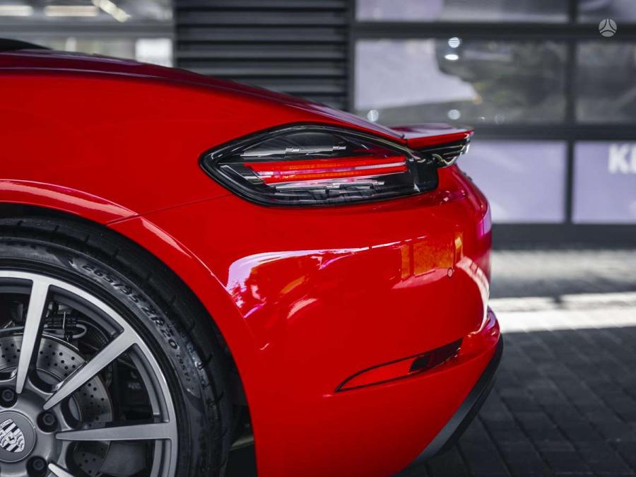 Red Porsche 718 2022 in Vilnius, with an engine capacity of 0.00 L and mileage of 13 thousand km for 64911 €, photo 18 on AUTOMOTO.COM.LV