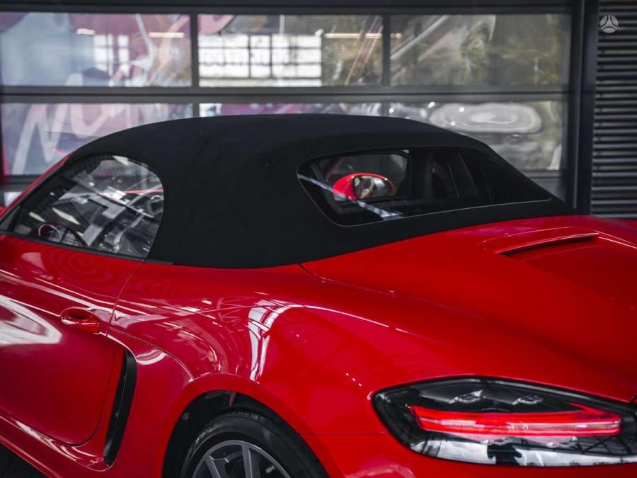 Red Porsche 718 2022 in Vilnius, with an engine capacity of 0.00 L and mileage of 13 thousand km for 64911 €, photo 19 on AUTOMOTO.COM.LV