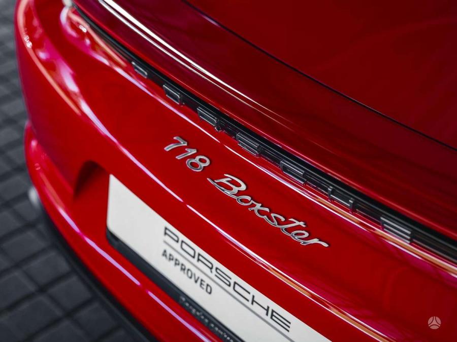 Red Porsche 718 2022 in Vilnius, with an engine capacity of 0.00 L and mileage of 13 thousand km for 64911 €, photo 20 on AUTOMOTO.COM.LV