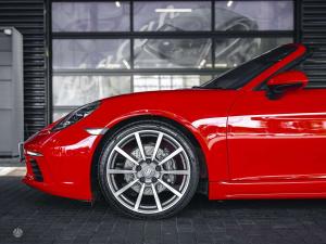 Red Porsche 718 2022 in Vilnius, with an engine capacity of 0.00 L and mileage of 13 thousand km for 64911 €, photo 21 on AUTOMOTO.COM.LV