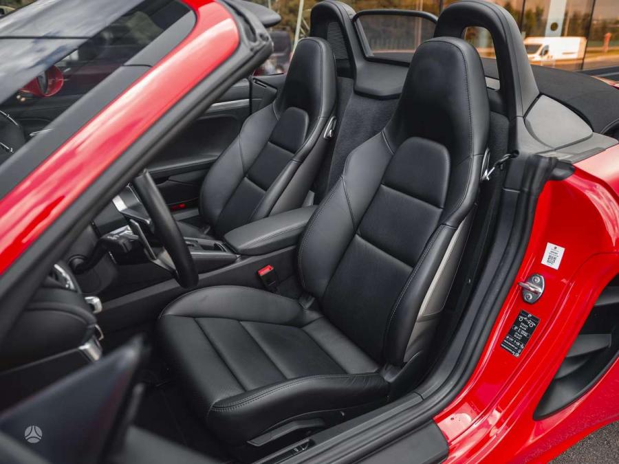 Red Porsche 718 2022 in Vilnius, with an engine capacity of 0.00 L and mileage of 13 thousand km for 64911 €, photo 23 on AUTOMOTO.COM.LV