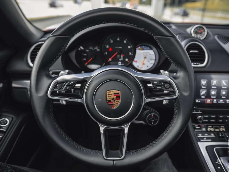 Red Porsche 718 2022 in Vilnius, with an engine capacity of 0.00 L and mileage of 13 thousand km for 64911 €, photo 25 on AUTOMOTO.COM.LV
