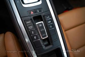 Smilšu krāsa Porsche 911 2014 Tallina, ar dzinēja tilpumu 3.40 L un nobraukumu 69 tūkst. km par 87900 €, foto 13 vietnē AUTOMOTO.COM.LV