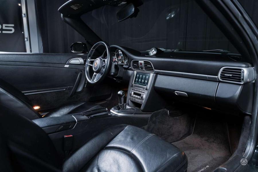 Melns Porsche 911 2006 Viļņa, ar dzinēja tilpumu 3.82 L un nobraukumu 68 tūkst. km par 42999 €, foto 32 vietnē AUTOMOTO.COM.LV