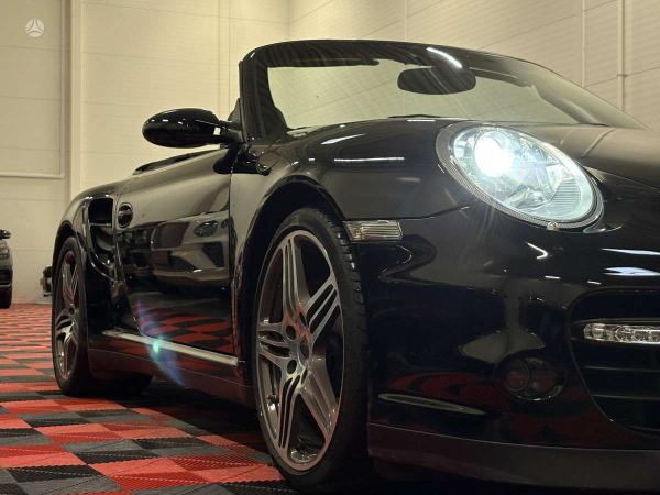 Black Porsche 911 2008 in Vilnius, with an engine capacity of 3.60 L and mileage of 93 thousand km for 72490 €, photo 9 on AUTOMOTO.COM.LV