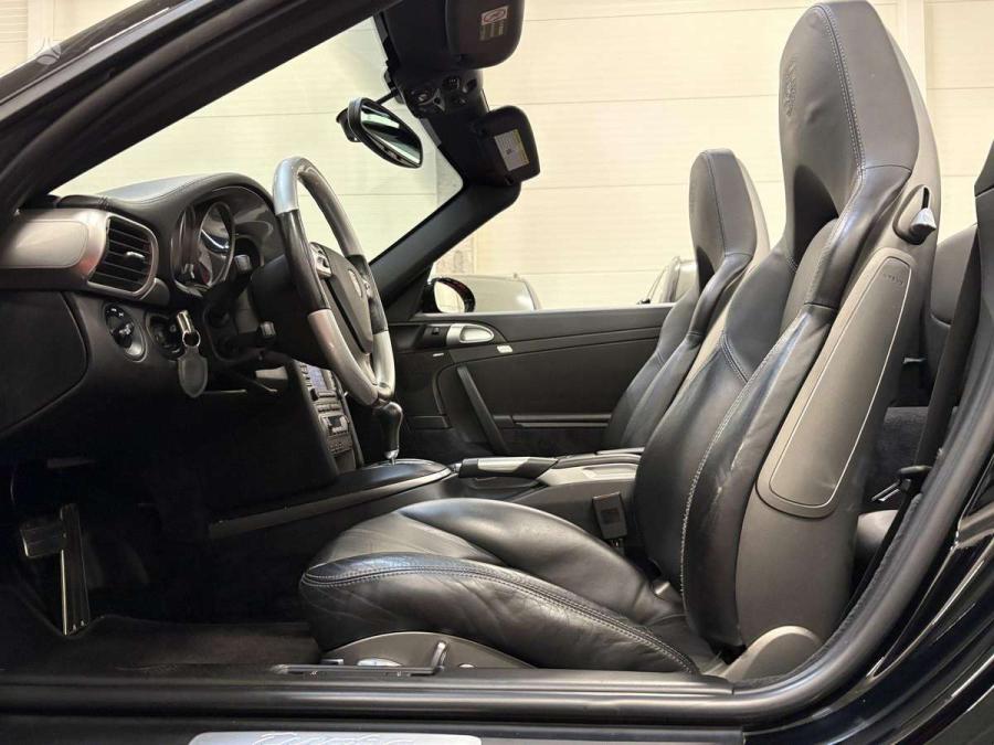 Black Porsche 911 2008 in Vilnius, with an engine capacity of 3.60 L and mileage of 93 thousand km for 72490 €, photo 16 on AUTOMOTO.COM.LV