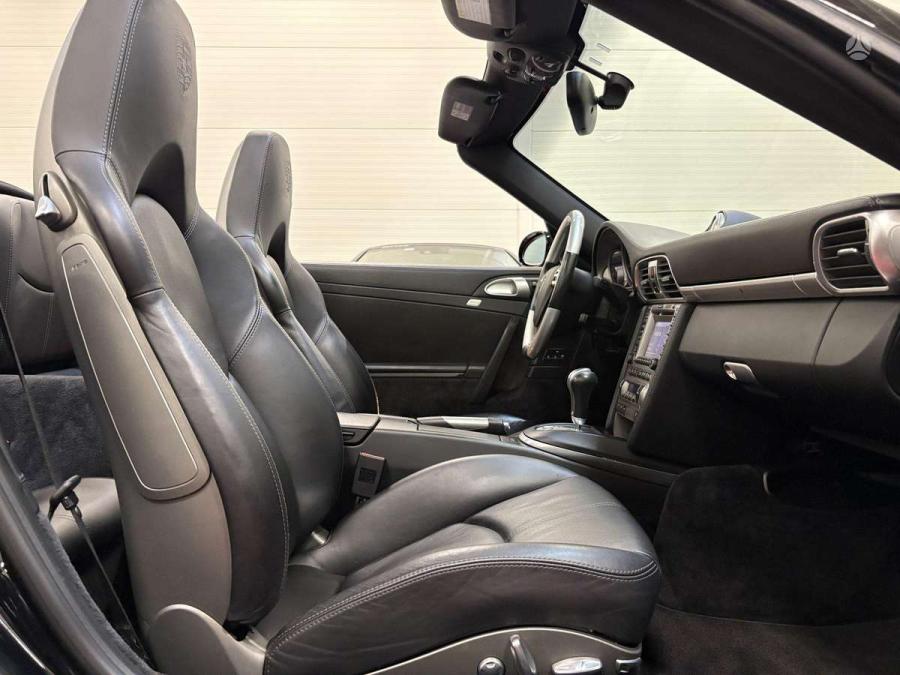Black Porsche 911 2008 in Vilnius, with an engine capacity of 3.60 L and mileage of 93 thousand km for 72490 €, photo 19 on AUTOMOTO.COM.LV