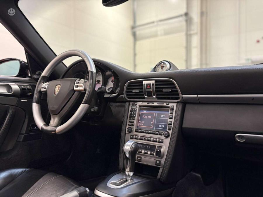 Black Porsche 911 2008 in Vilnius, with an engine capacity of 3.60 L and mileage of 93 thousand km for 72490 €, photo 20 on AUTOMOTO.COM.LV