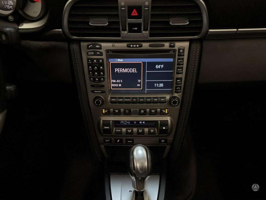 Black Porsche 911 2008 in Vilnius, with an engine capacity of 3.60 L and mileage of 93 thousand km for 72490 €, photo 26 on AUTOMOTO.COM.LV