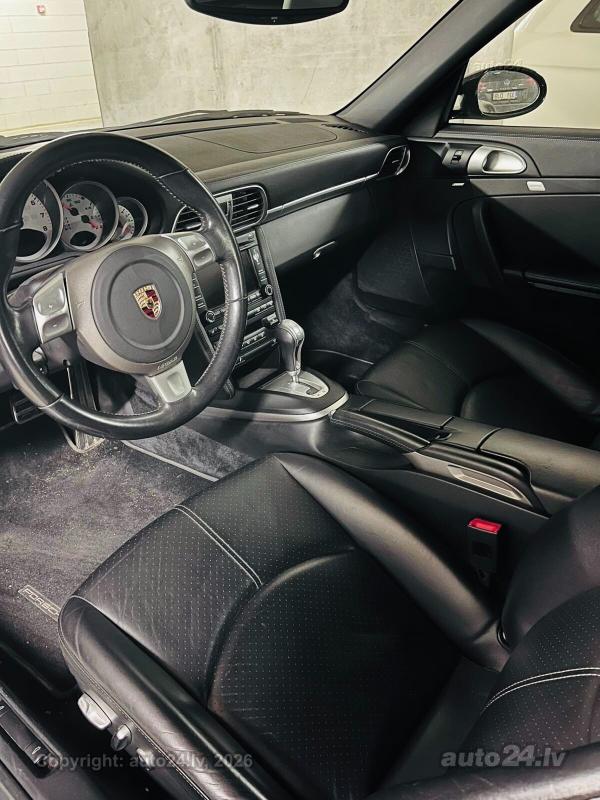 Porsche 911 2009 Tallina vietnē Melns Porsche 911 2009 Tallina, ar dzinēja tilpumu 3.60 L un nobraukumu 64 tūkst. km par 78000 €, foto 9 vietnē AUTOMOTO.COM.LV