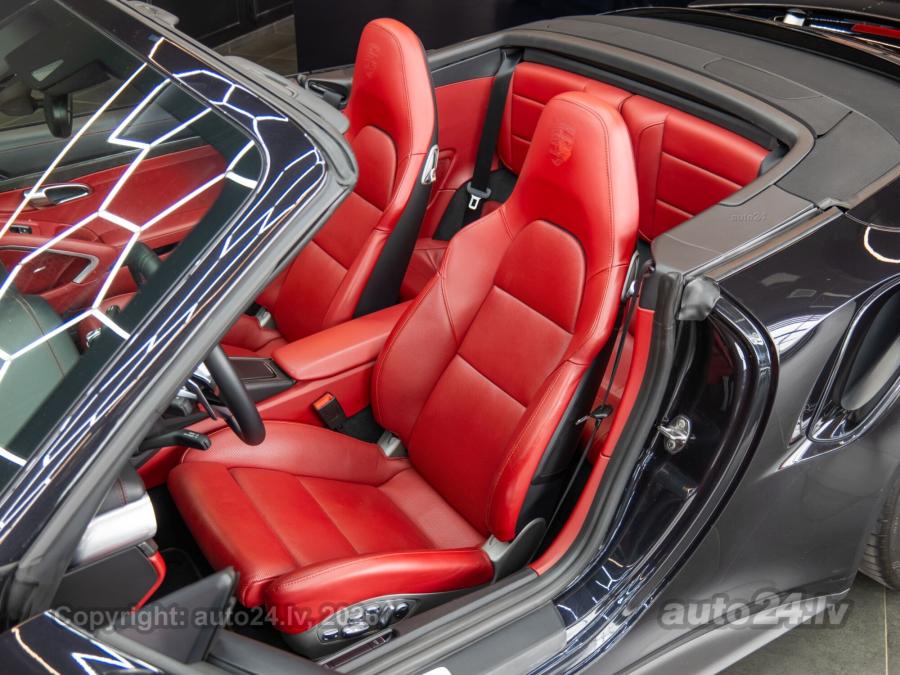 Black Porsche 911 2014 in Tallinn, with an engine capacity of 3.80 L and mileage of 85 thousand km for 119900 €, photo 9 on AUTOMOTO.COM.LV