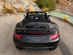 Black Porsche 911 2015 in Siauliai, with an engine capacity of 3.80 L and mileage of 23 thousand km for 103000 €, photo 4 on AUTOMOTO.COM.LV