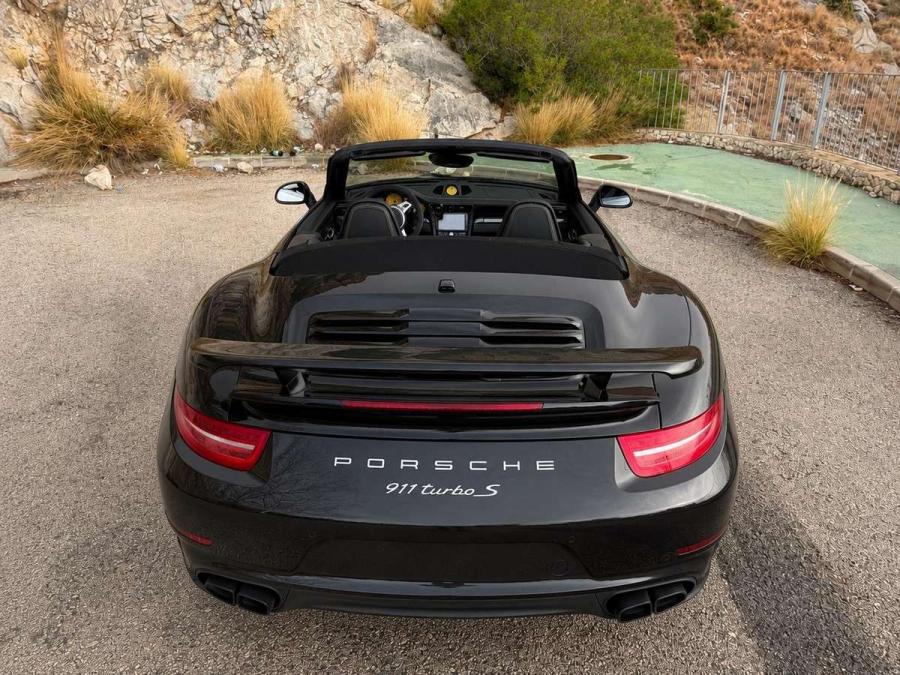 Black Porsche 911 2015 in Siauliai, with an engine capacity of 3.80 L and mileage of 23 thousand km for 103000 €, photo 4 on AUTOMOTO.COM.LV
