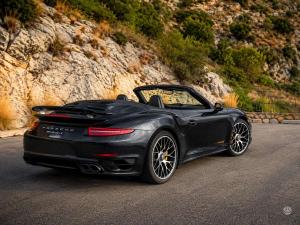 Black Porsche 911 2015 in Siauliai, with an engine capacity of 3.80 L and mileage of 23 thousand km for 103000 €, photo 5 on AUTOMOTO.COM.LV