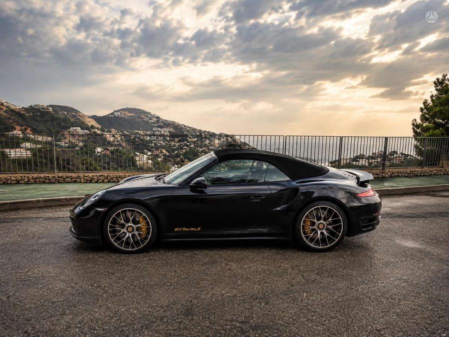 Black Porsche 911 2015 in Siauliai, with an engine capacity of 3.80 L and mileage of 23 thousand km for 103000 €, photo 6 on AUTOMOTO.COM.LV