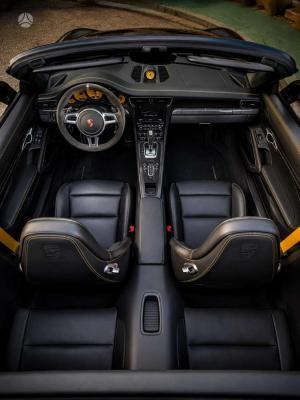 Black Porsche 911 2015 in Siauliai, with an engine capacity of 3.80 L and mileage of 23 thousand km for 103000 €, photo 7 on AUTOMOTO.COM.LV