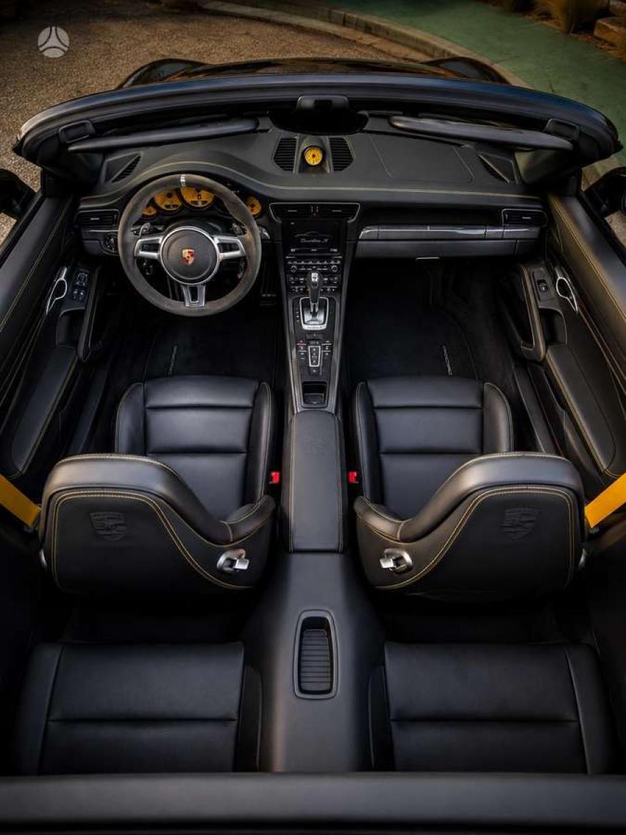 Black Porsche 911 2015 in Siauliai, with an engine capacity of 3.80 L and mileage of 23 thousand km for 103000 €, photo 7 on AUTOMOTO.COM.LV