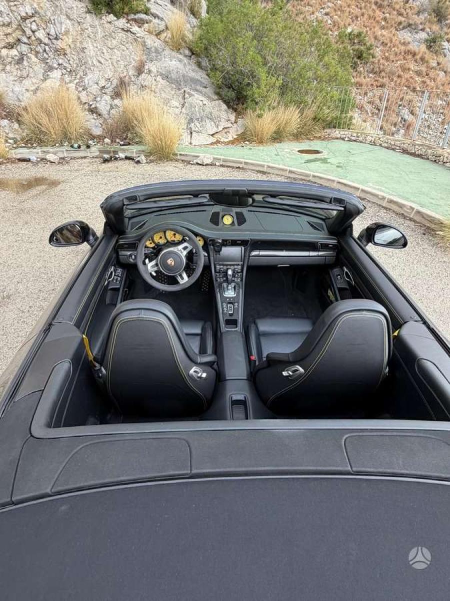 Black Porsche 911 2015 in Siauliai, with an engine capacity of 3.80 L and mileage of 23 thousand km for 103000 €, photo 12 on AUTOMOTO.COM.LV