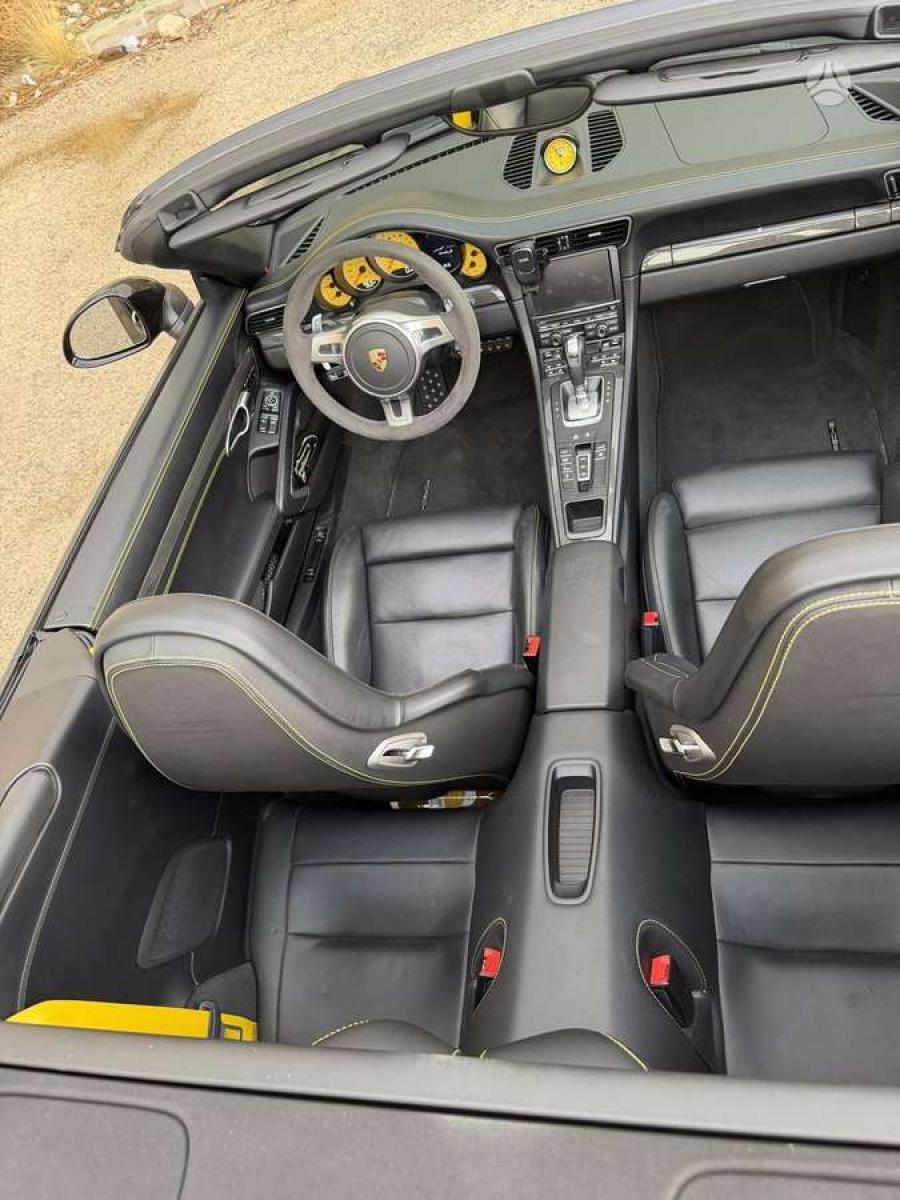 Black Porsche 911 2015 in Siauliai, with an engine capacity of 3.80 L and mileage of 23 thousand km for 103000 €, photo 13 on AUTOMOTO.COM.LV