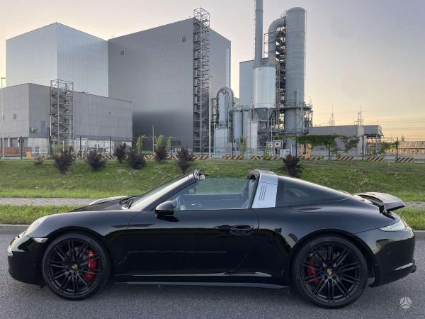 Black Porsche 911 2016 in Kaunas, with an engine capacity of 3.80 L and mileage of 88 thousand km for 75000 €, photo 11 on AUTOMOTO.COM.LV