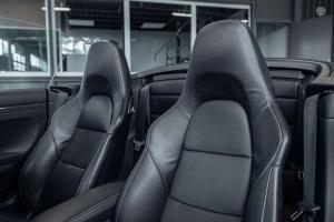 Black Porsche 911 2016 in Vilnius, with an engine capacity of 3.80 L and mileage of 125 thousand km for 104500 €, photo 16 on AUTOMOTO.COM.LV