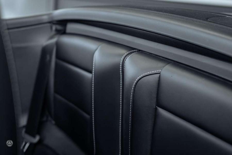 Black Porsche 911 2016 in Vilnius, with an engine capacity of 3.80 L and mileage of 125 thousand km for 104500 €, photo 38 on AUTOMOTO.COM.LV