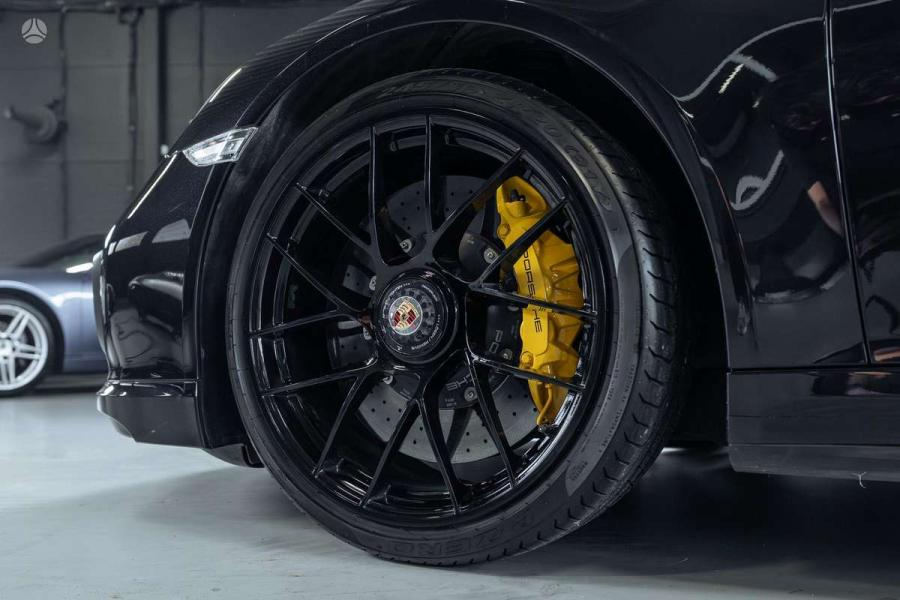 Black Porsche 911 2016 in Vilnius, with an engine capacity of 3.80 L and mileage of 125 thousand km for 109999 €, photo 11 on AUTOMOTO.COM.LV