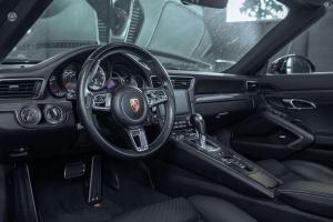 Black Porsche 911 2016 in Vilnius, with an engine capacity of 3.80 L and mileage of 125 thousand km for 109999 €, photo 14 on AUTOMOTO.COM.LV