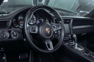 Black Porsche 911 2016 in Vilnius, with an engine capacity of 3.80 L and mileage of 125 thousand km for 109999 €, photo 15 on AUTOMOTO.COM.LV