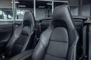 Black Porsche 911 2016 in Vilnius, with an engine capacity of 3.80 L and mileage of 125 thousand km for 109999 €, photo 16 on AUTOMOTO.COM.LV