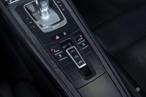 Black Porsche 911 2016 in Vilnius, with an engine capacity of 3.80 L and mileage of 125 thousand km for 109999 €, photo 30 on AUTOMOTO.COM.LV