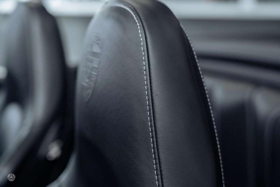 Black Porsche 911 2016 in Vilnius, with an engine capacity of 3.80 L and mileage of 125 thousand km for 109999 €, photo 35 on AUTOMOTO.COM.LV