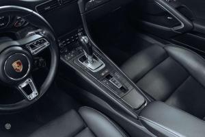 Black Porsche 911 2016 in Vilnius, with an engine capacity of 3.80 L and mileage of 125 thousand km for 109999 €, photo 39 on AUTOMOTO.COM.LV