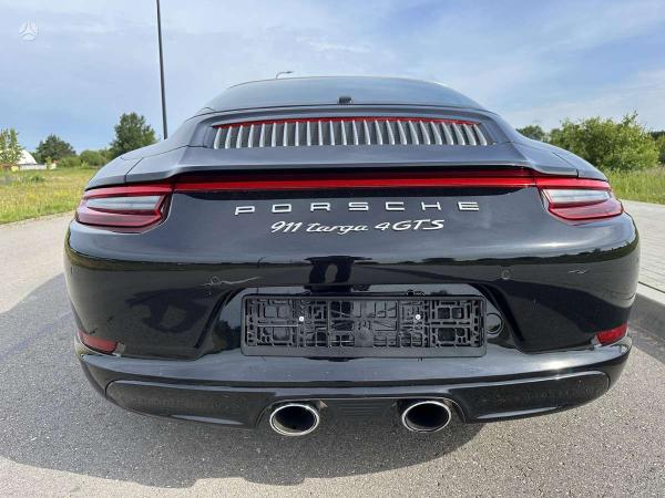 Black Porsche 911 2019 in Vilnius, with an engine capacity of 2.98 L and mileage of 21 thousand km for 124000 €, photo 11 on AUTOMOTO.COM.LV