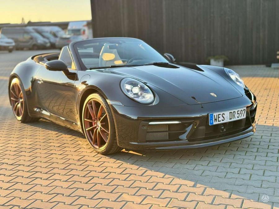 Melns Porsche 911 2020 Kauņa, ar dzinēja tilpumu 2.98 L un nobraukumu 6 tūkst. km par 99000 €, foto 1 vietnē AUTOMOTO.COM.LV