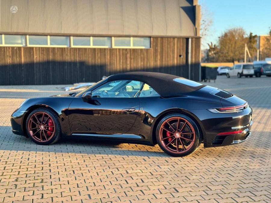 Melns Porsche 911 2020 Kauņa, ar dzinēja tilpumu 2.98 L un nobraukumu 6 tūkst. km par 99000 €, foto 5 vietnē AUTOMOTO.COM.LV