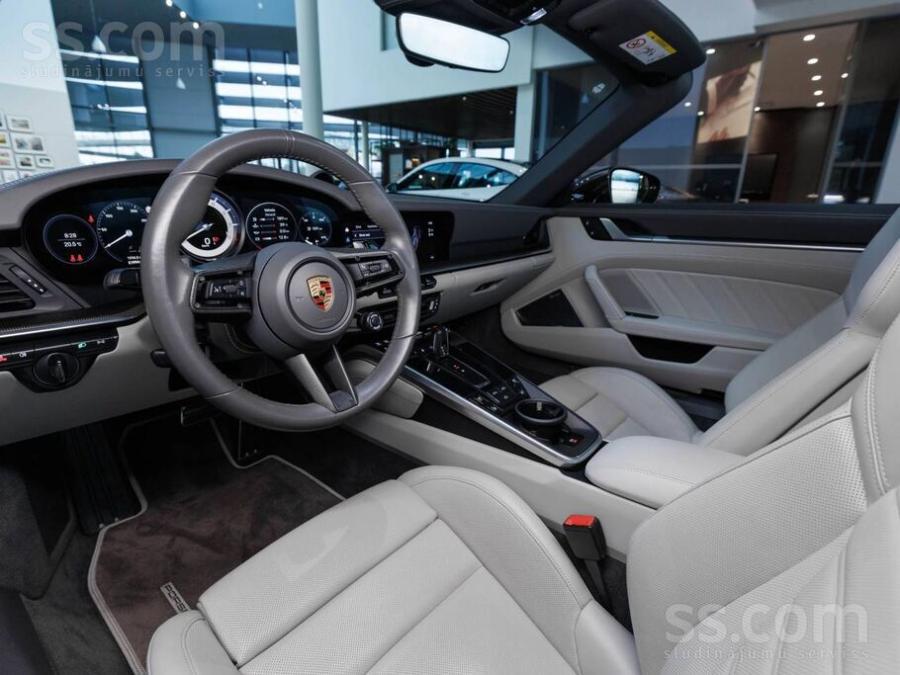 Черный Порше 911 2023 в Рига, объемом двигателя 3.00 л и пробегом 52 тыс. км за 150000 €, фото 5 на AUTOMOTO.COM.LV
