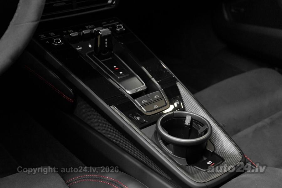 Melns Porsche 911 2024 Rīga, ar dzinēja tilpumu 3.00 L un nobraukumu 4 tūkst. km par 169000 €, foto 31 vietnē AUTOMOTO.COM.LV