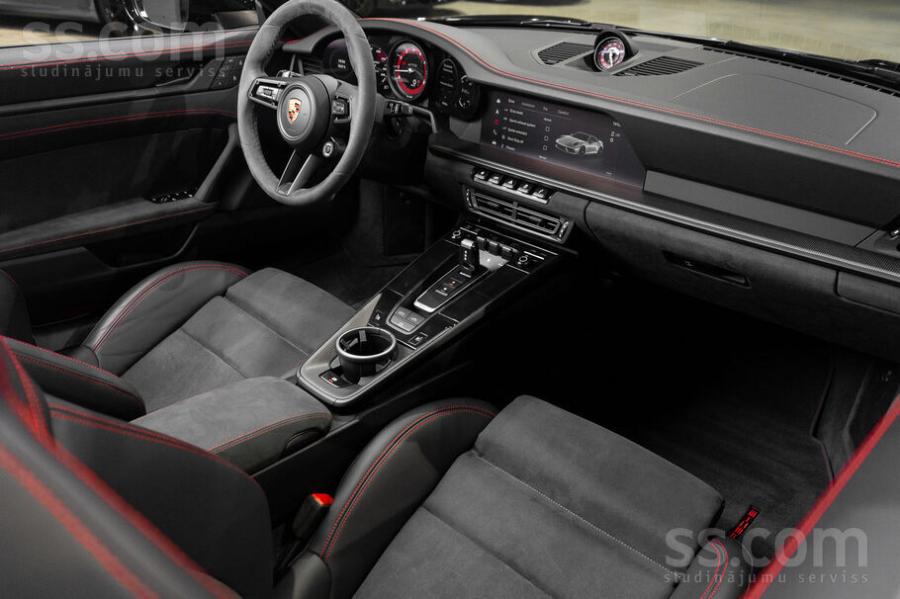 Melns Porsche 911 2024 Rīga, ar dzinēja tilpumu 3.00 L un nobraukumu 4 tūkst. km par 169000 €, foto 13 vietnē AUTOMOTO.COM.LV