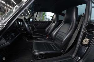 Black Porsche 911 1991 in Riga, with an engine capacity of 3.60 L and mileage of 92 thousand km for 95000 €, photo 11 on AUTOMOTO.COM.LV
