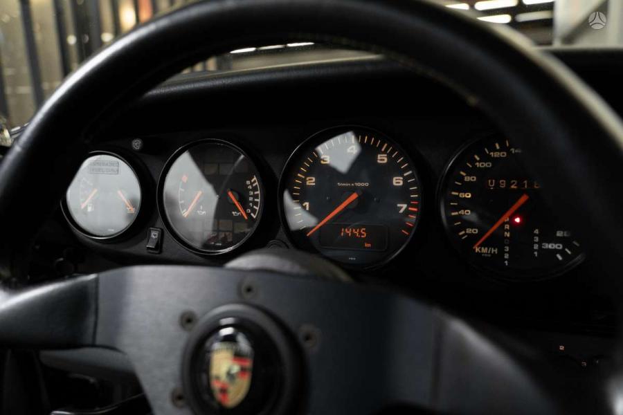 Black Porsche 911 1991 in Riga, with an engine capacity of 3.60 L and mileage of 92 thousand km for 95000 €, photo 14 on AUTOMOTO.COM.LV