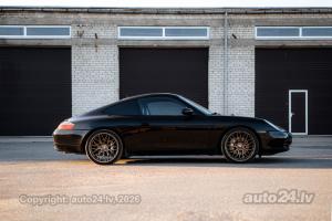 Melns Porsche 911 1999 Tallina, ar dzinēja tilpumu 3.40 L un nobraukumu 262 tūkst. km par 28500 €, foto 13 vietnē AUTOMOTO.COM.LV