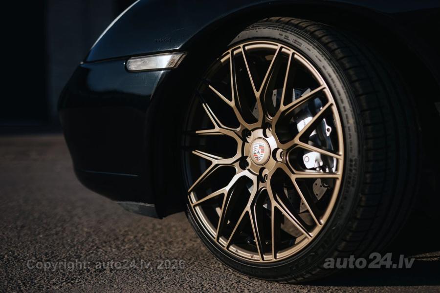 Melns Porsche 911 1999 Tallina, ar dzinēja tilpumu 3.40 L un nobraukumu 262 tūkst. km par 28500 €, foto 15 vietnē AUTOMOTO.COM.LV