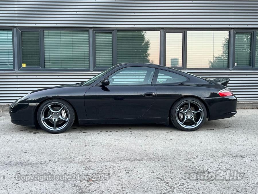 Черный Порше 911 2002 в Таллин, объемом двигателя 3.60 л и пробегом 236 тыс. км за 25990 €, фото 3 на AUTOMOTO.COM.LV